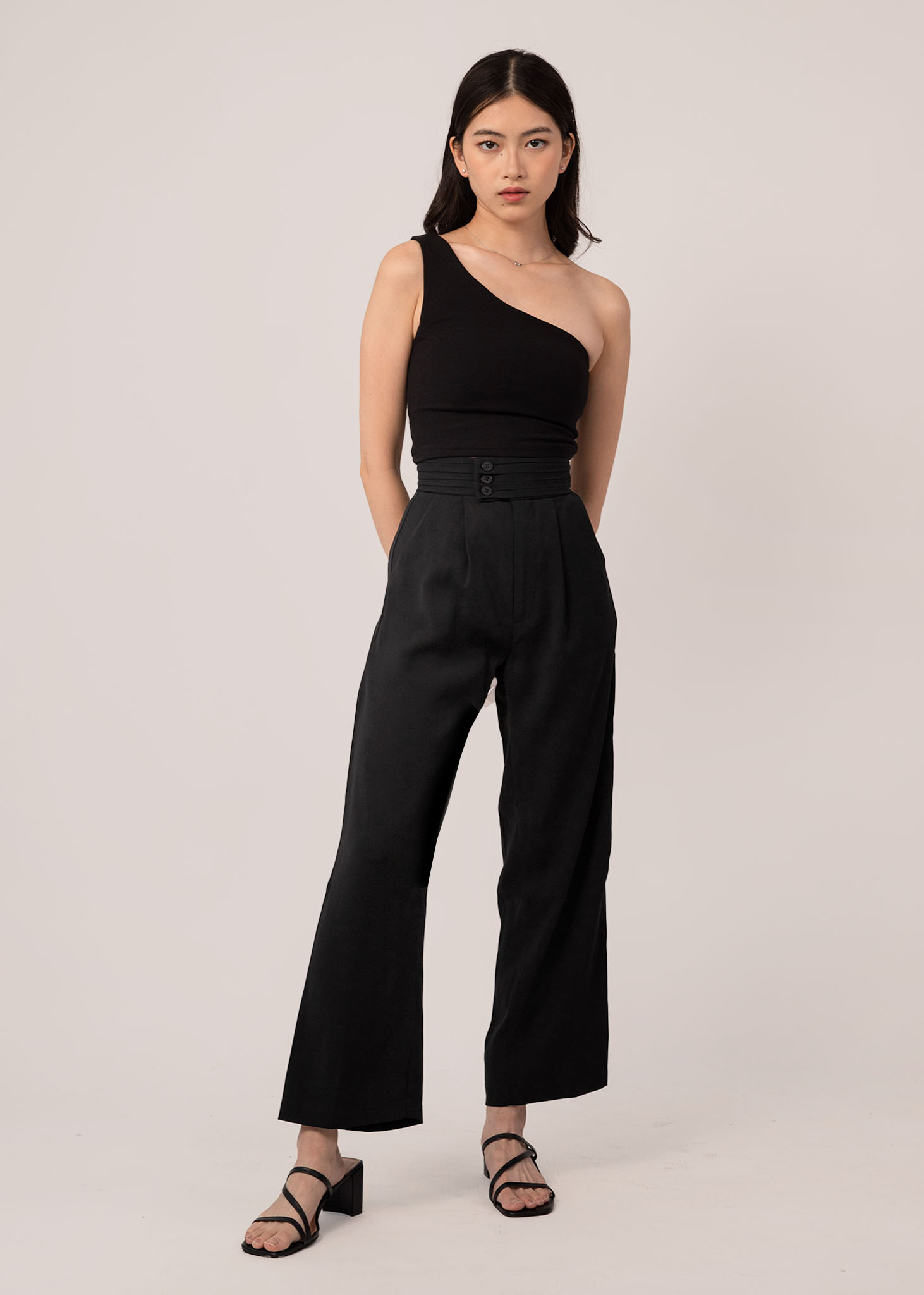 Brooke Highwaisted Pants in Black (Petite) | 6STYLE