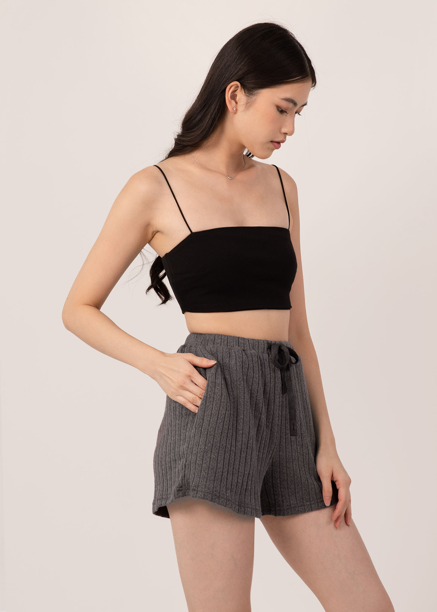Basic Era Girl Cropped Top In Black | 6STYLE