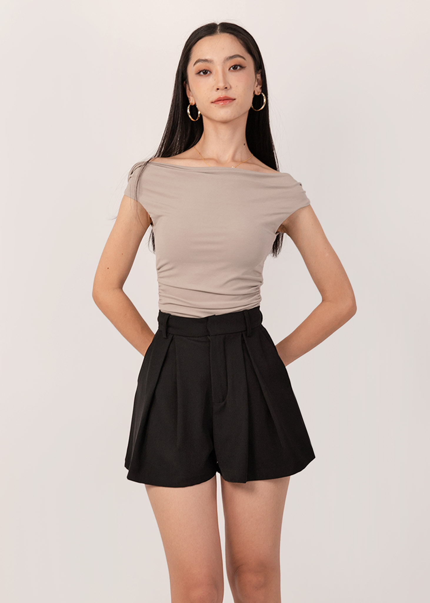 Fantasy Highwaisted Shorts in Black | 6STYLE